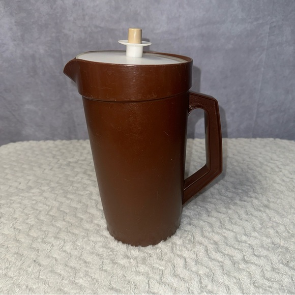 Tupperware | Dining | Vintage Tupperware Brown 2 Gallon Pitcher With ...